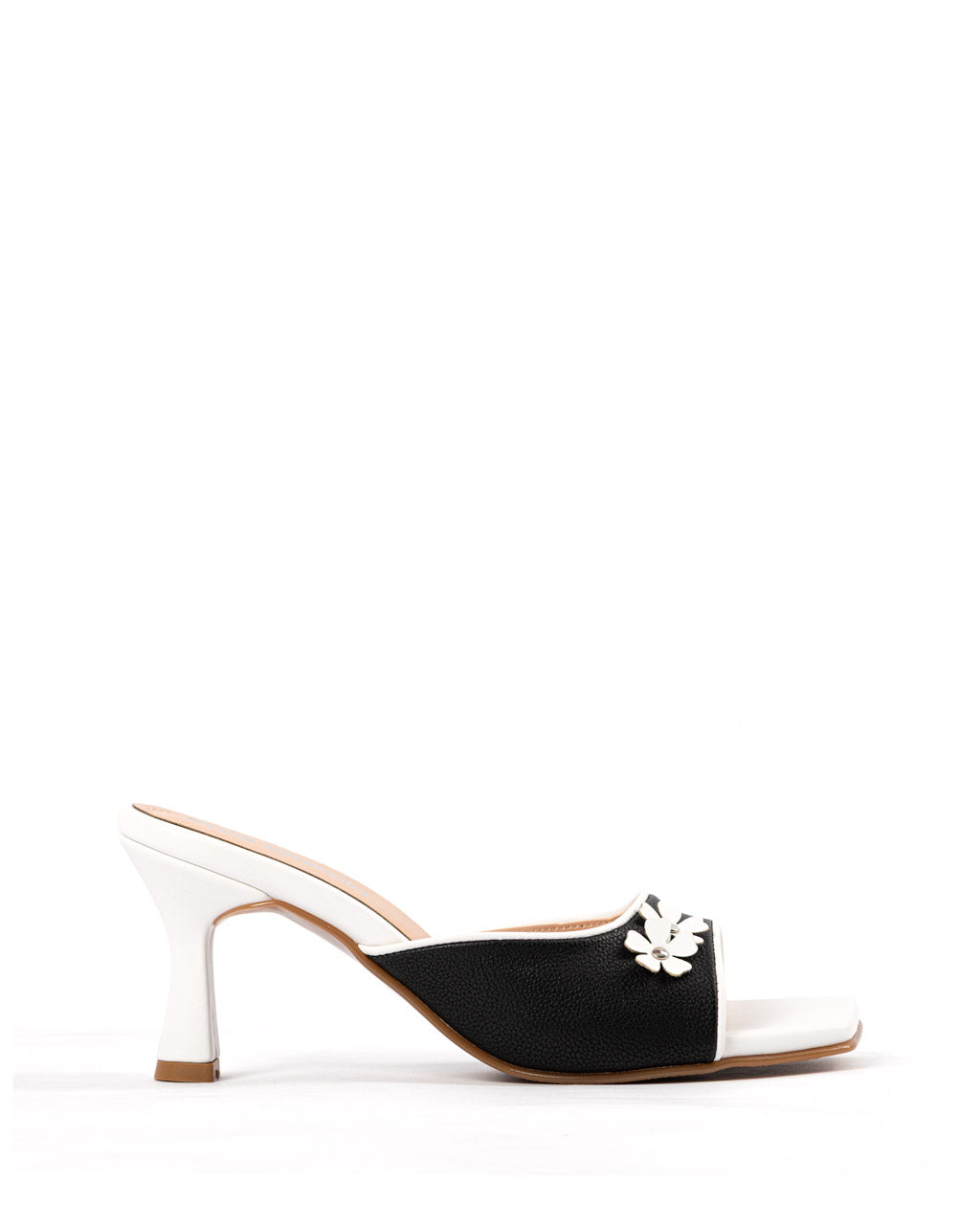 VALERIA BLANCO – VITA SHOES PERU